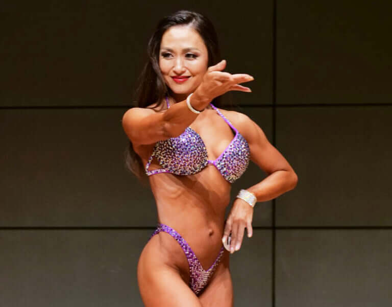 ポールダンスで培った女性らしい曲線美！お尻と脚のメリハリで観客を魅了 | FITNESS LOVE(フィットネスラブ)